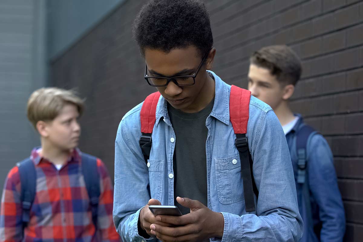 4 Signs You're Addicted To Social Media